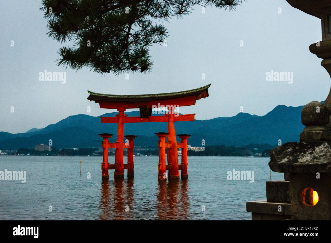 Japan torii red gate hi-res stock photography and images - Alamy