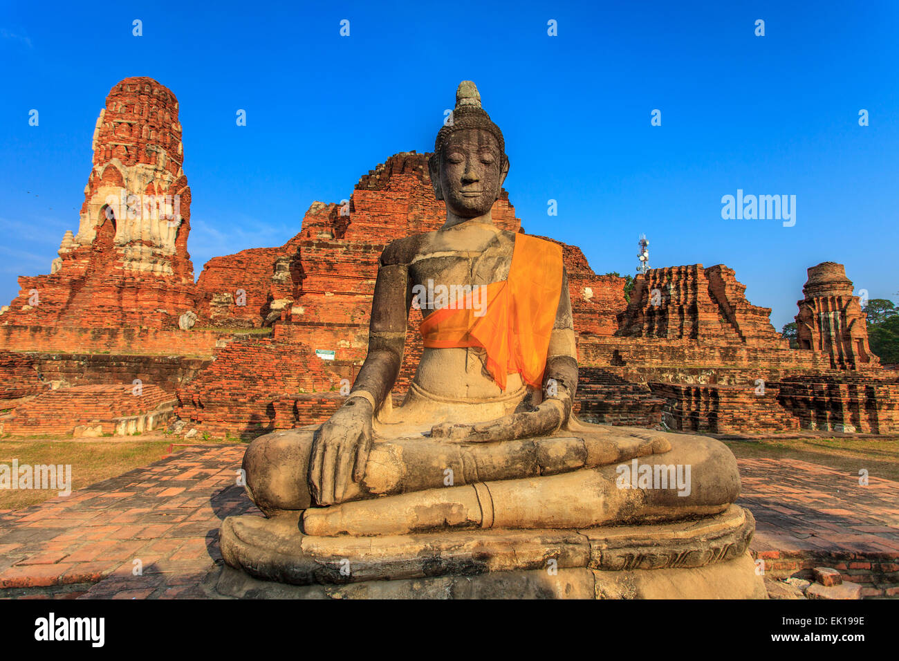 Old buddha statue wat hi-res stock photography and images - Alamy