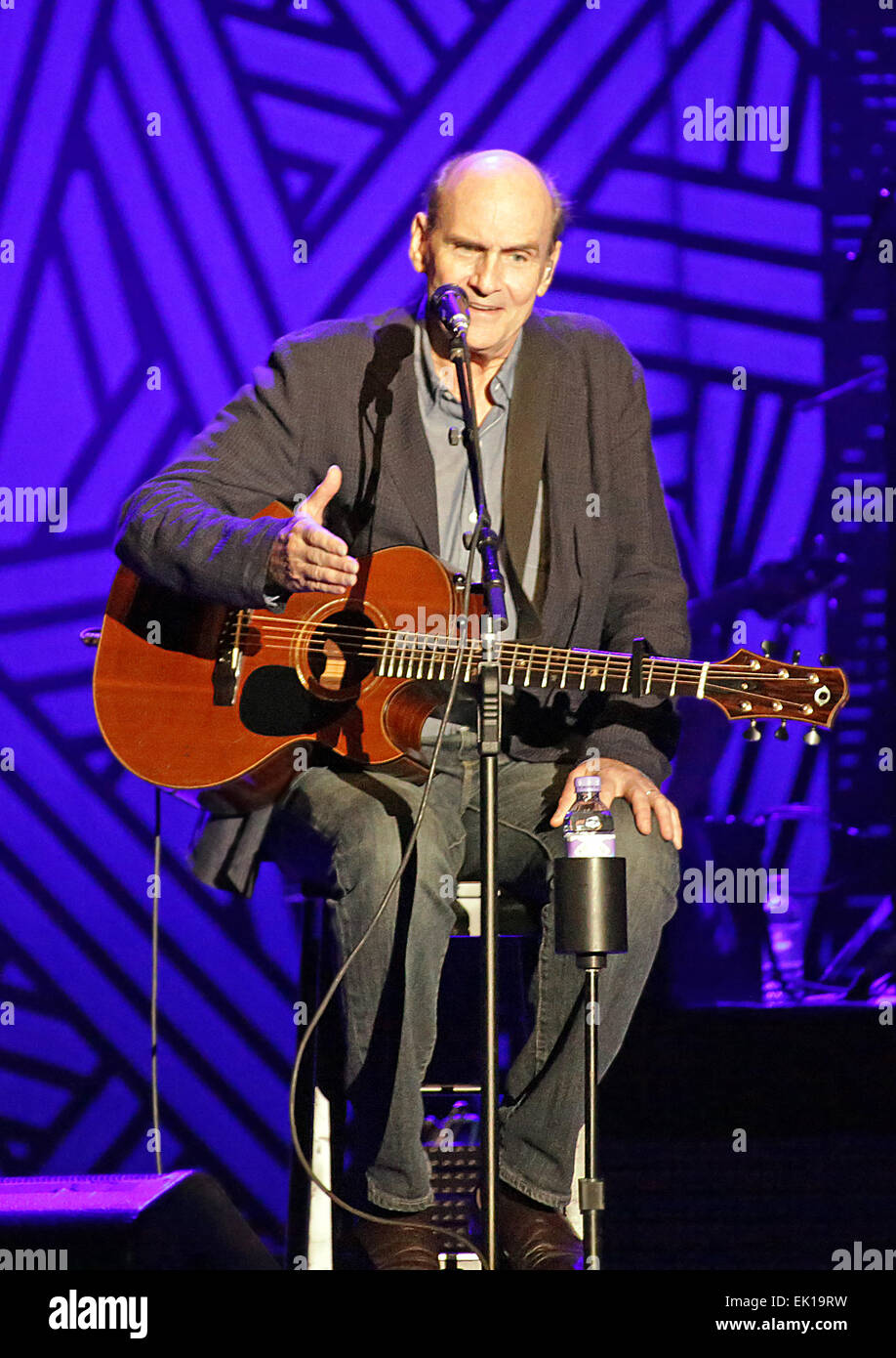 Singer james taylor hi-res stock photography and images - Alamy