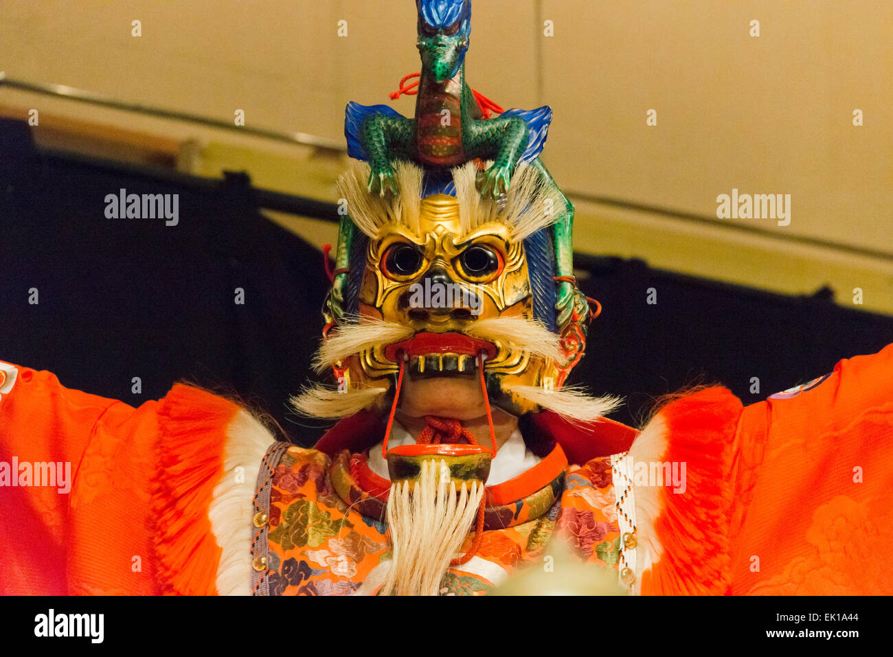Mask dance hi-res stock photography and images - Alamy