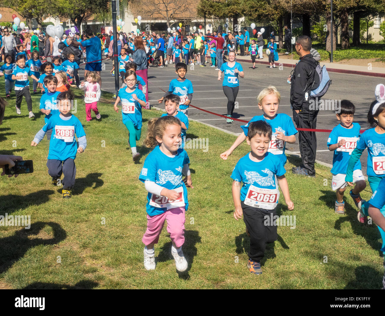 Fun run children hi-res stock photography and images - Alamy