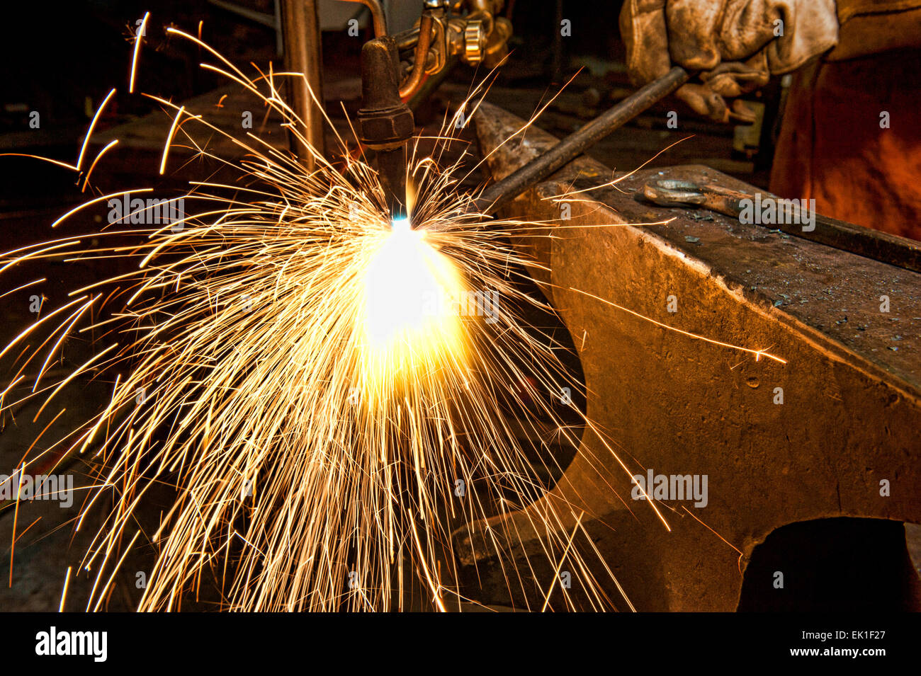 Hand forging hi-res stock photography and images - Alamy