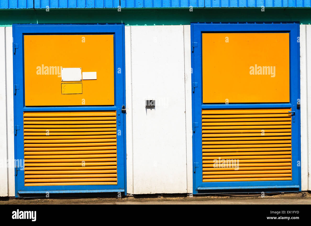 Metal industrial doors of the warehouse building Stock Photo - Alamy