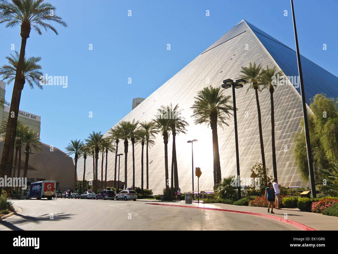 Glass pyramid luxor las vegas hi-res stock photography and images - Alamy