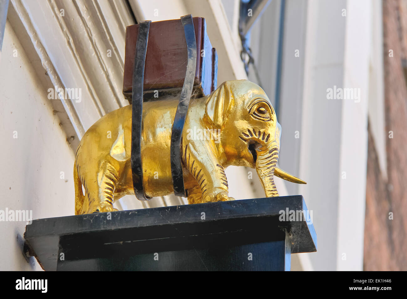 Golden elephant sculpture base hi-res stock photography and images - Alamy