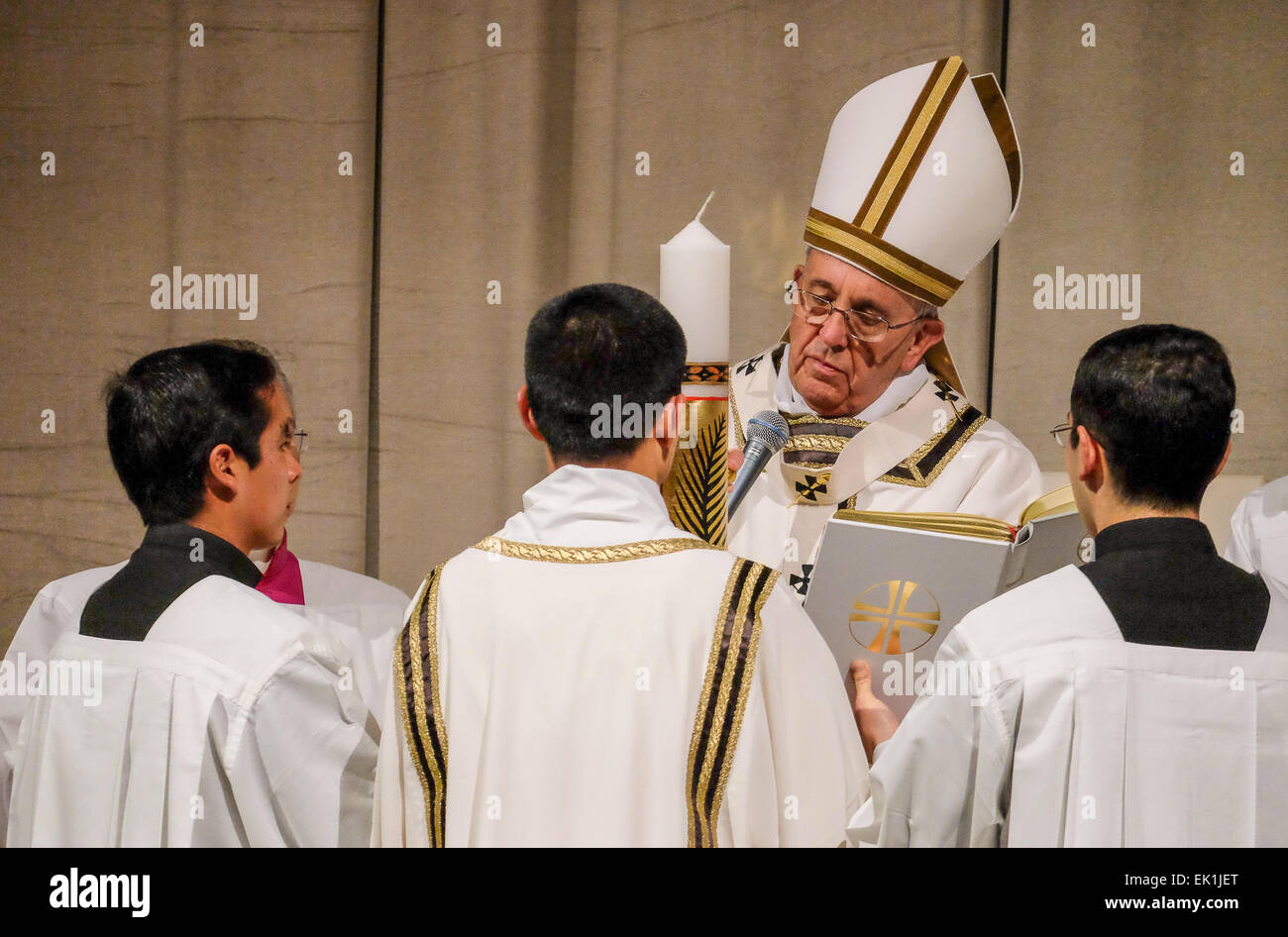 Vatican City. 04th Apr, 2015. Vatican City Pope Francis Easter Vigil ...