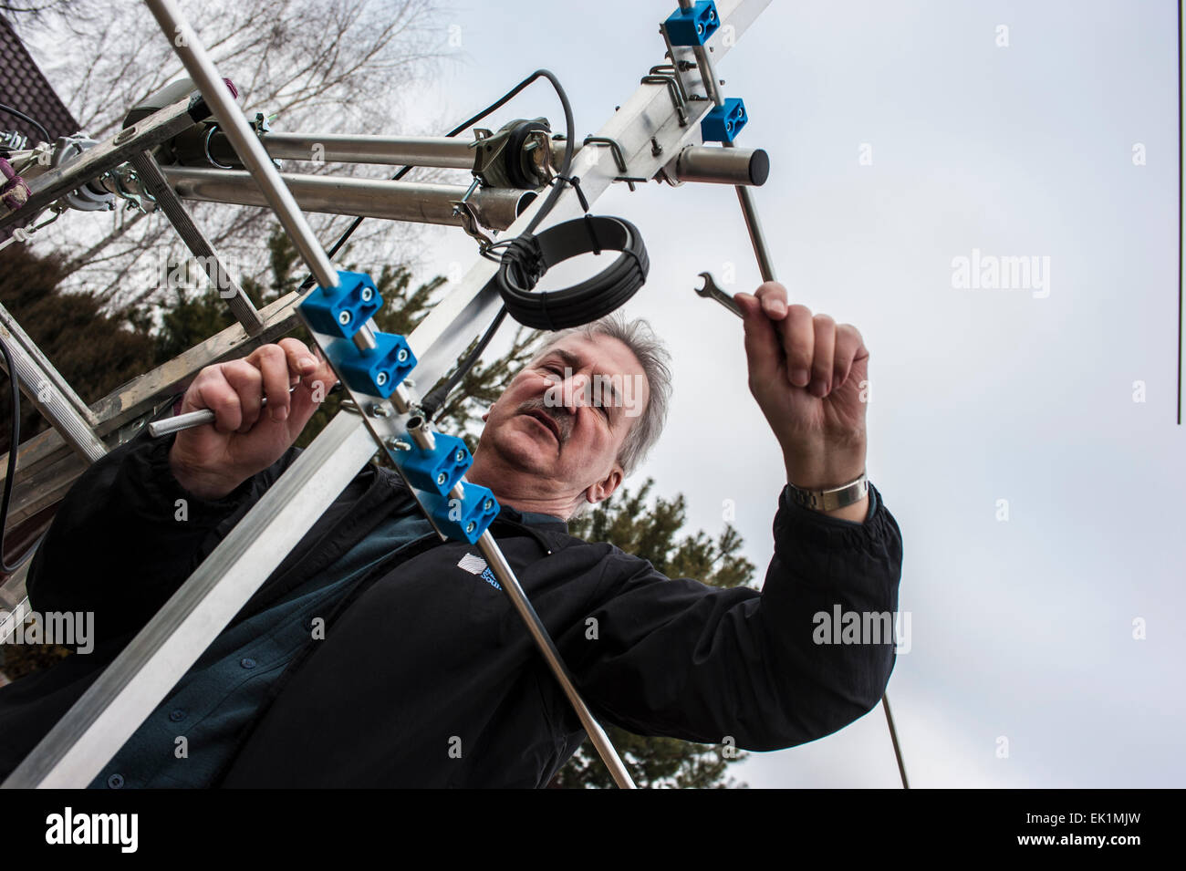 Antenna installation hi-res stock photography and images - Alamy