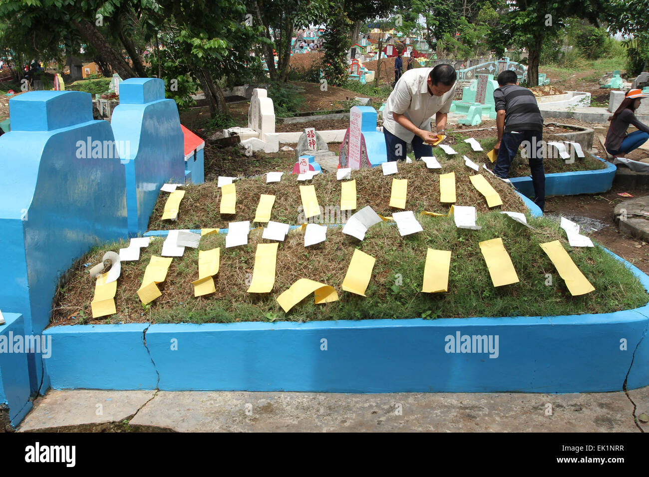 Palembang, Indonesia. 03rd Apr, 2015. A Chinese family are prepared for ...