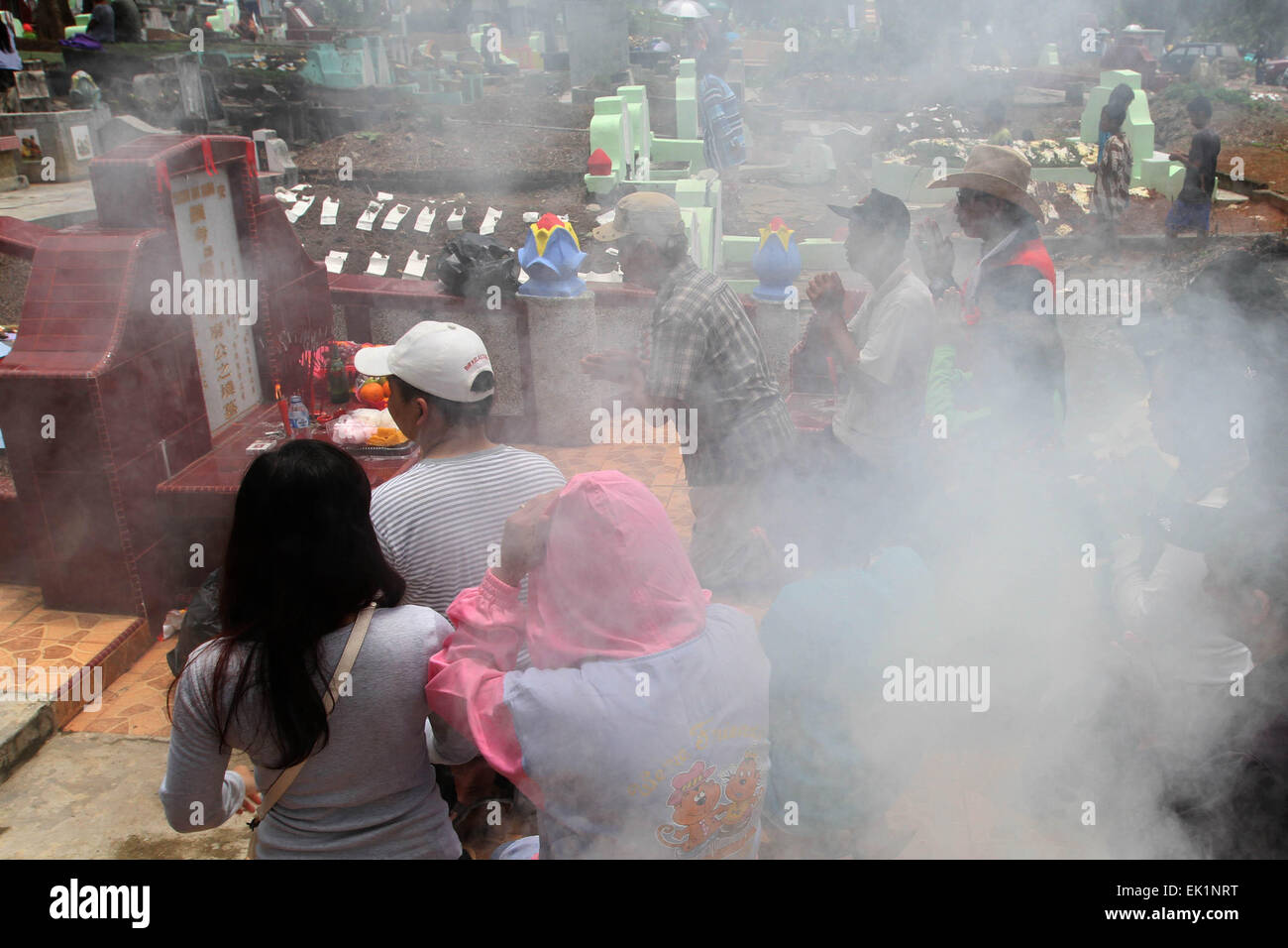 Palembang, Indonesia. 03rd Apr, 2015. A Chinese family pray during ...
