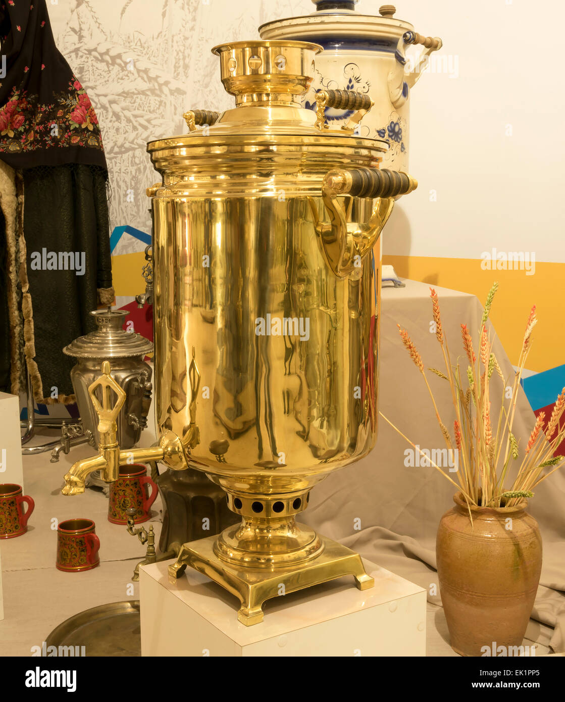 Russian tea urn hi-res stock photography and images - Alamy