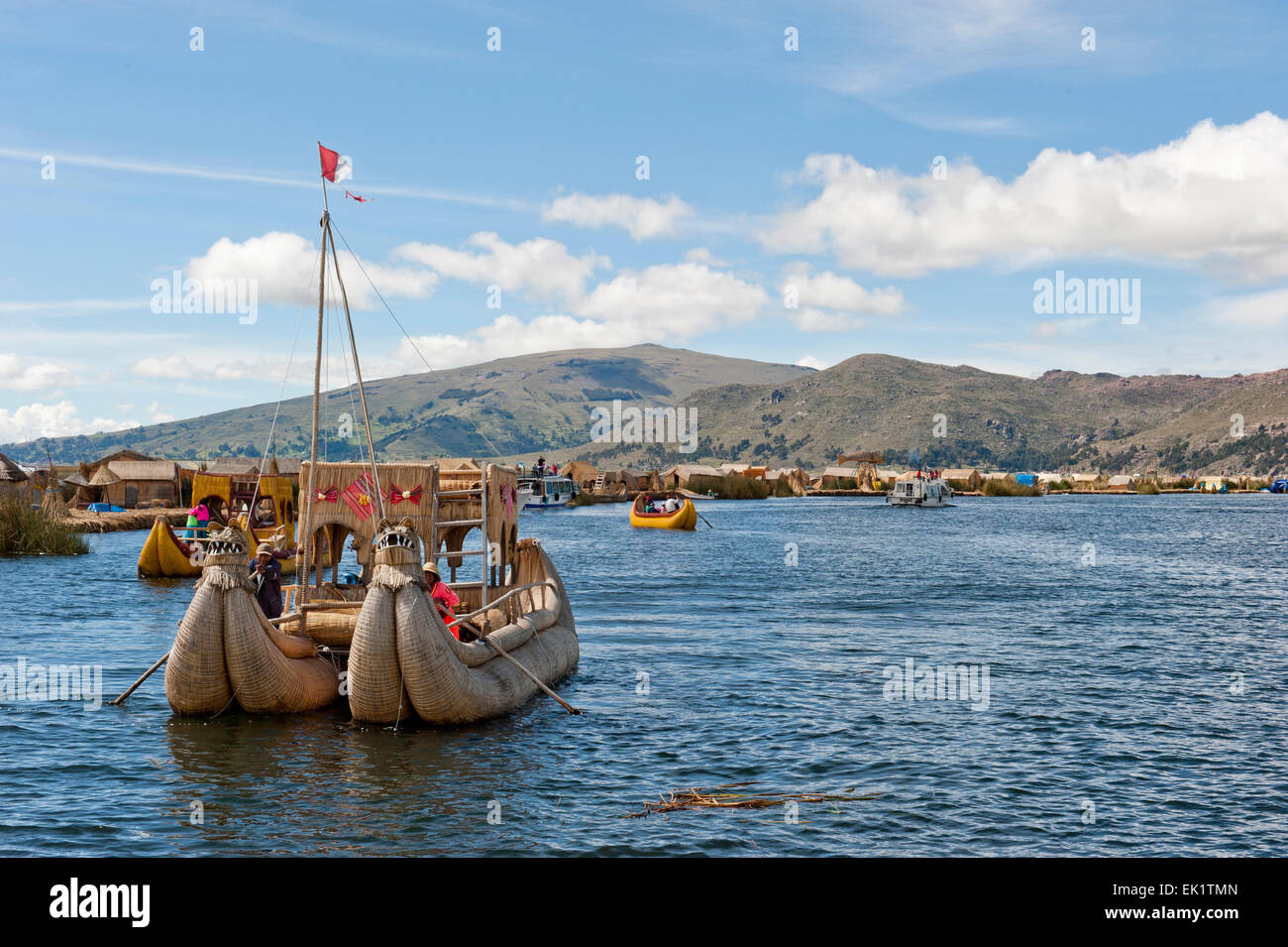 Floating boat hi-res stock photography and images - Alamy