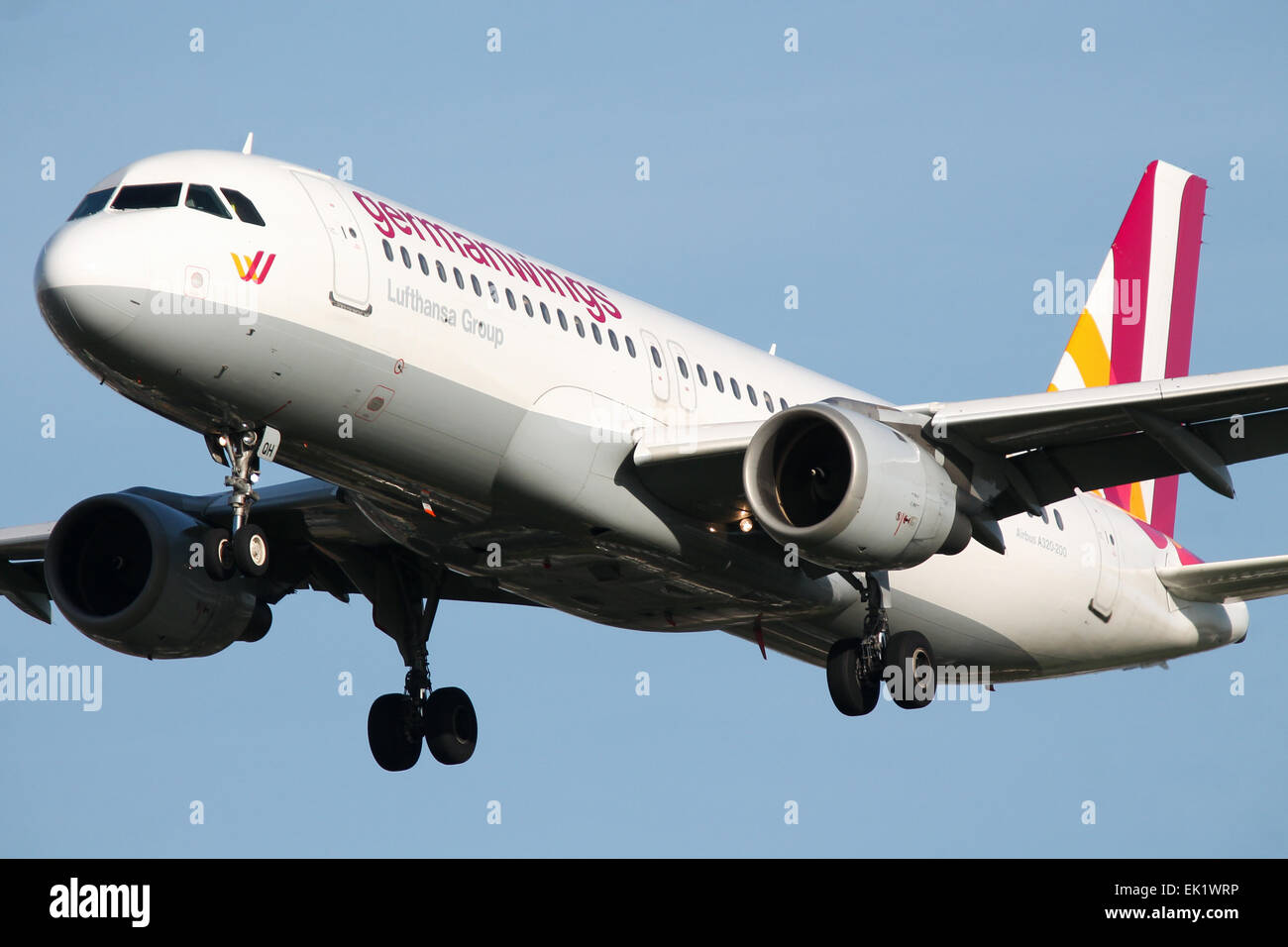 Germanwings Airbus A320 approaches runway 27L at London Heathrow ...