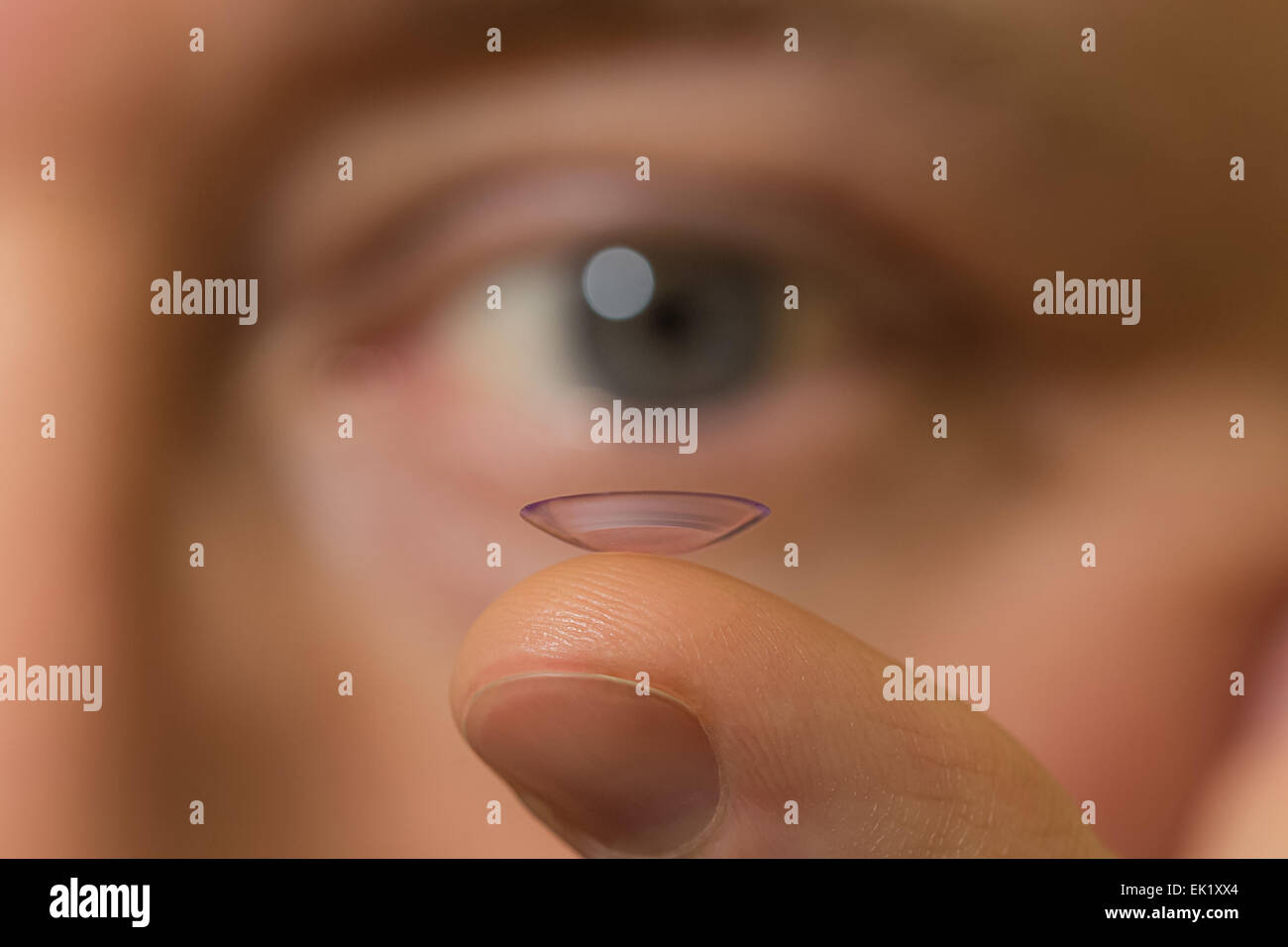 Contact lens holding in fingers Stock Photo - Alamy