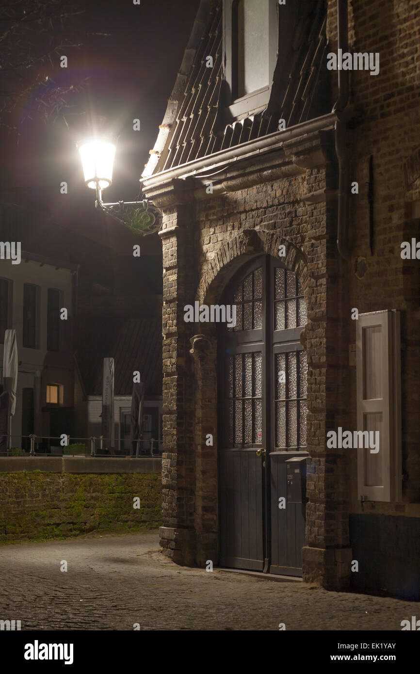 Street corner night hi-res stock photography and images - Alamy