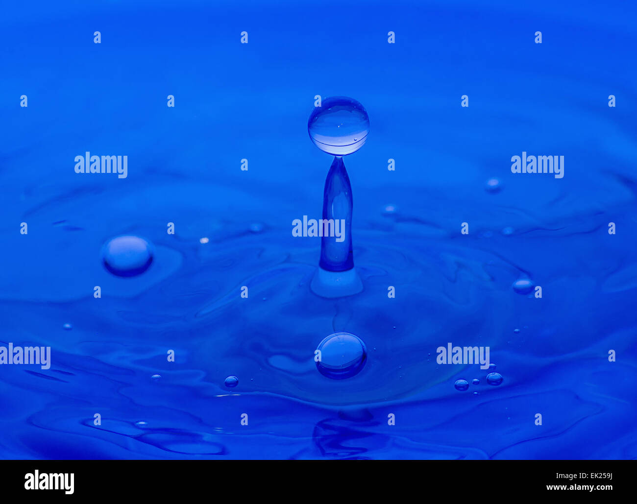 Drop circle hi-res stock photography and images - Alamy