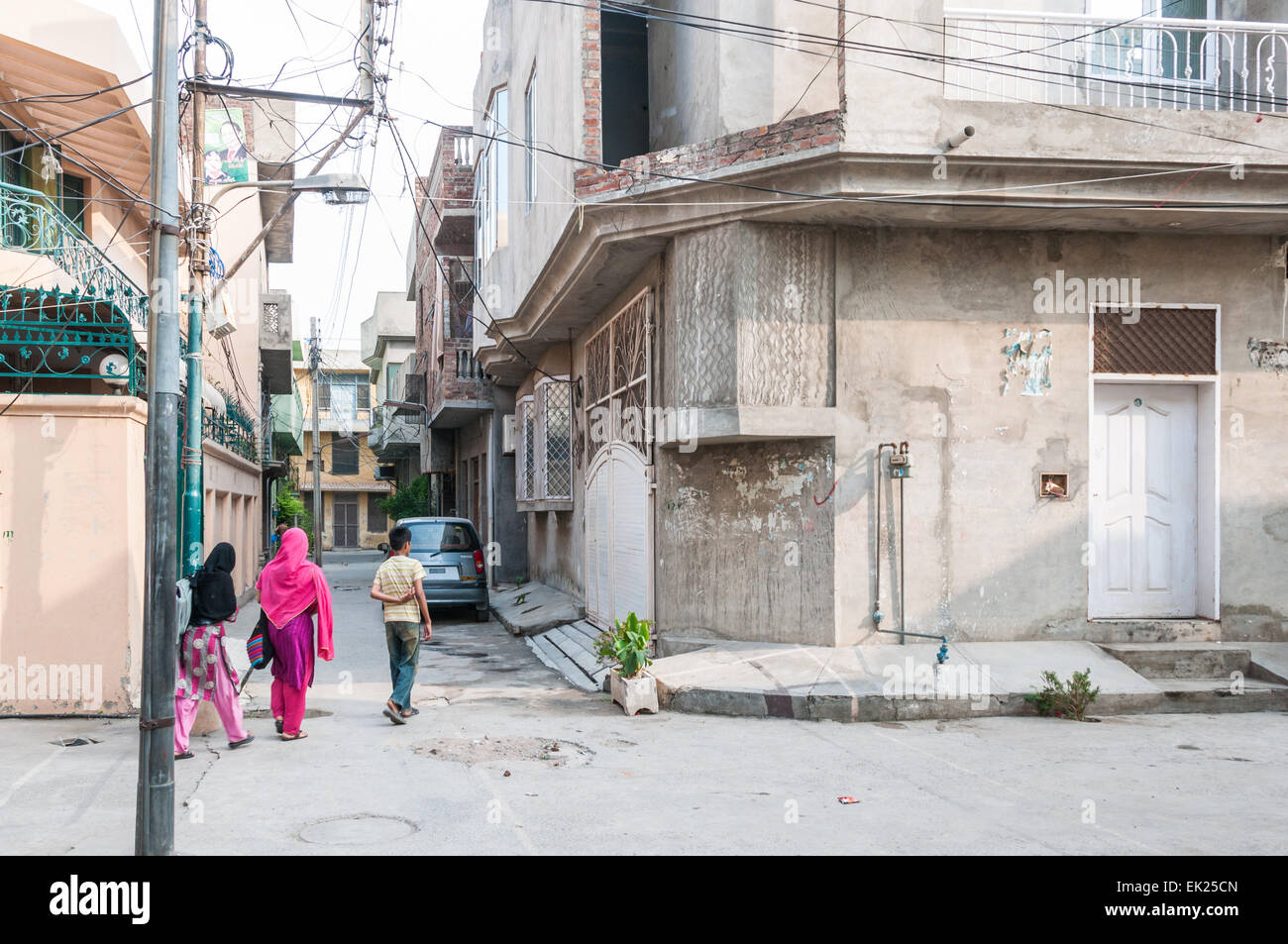 Residential street in Lahore, Pakistan Stock Photo - Alamy