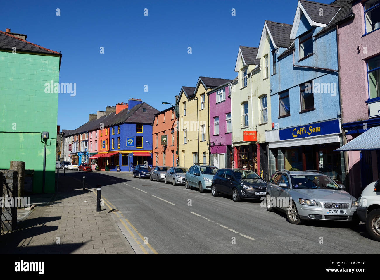 Colourful village of Llanberis at the foot of Snowdon ( Yr Wyddfa ...
