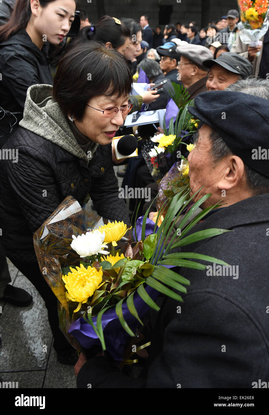 (150405) -- NANJING, April 5, 2015 (Xinhua) -- Tamaki Matsuoka (L ...