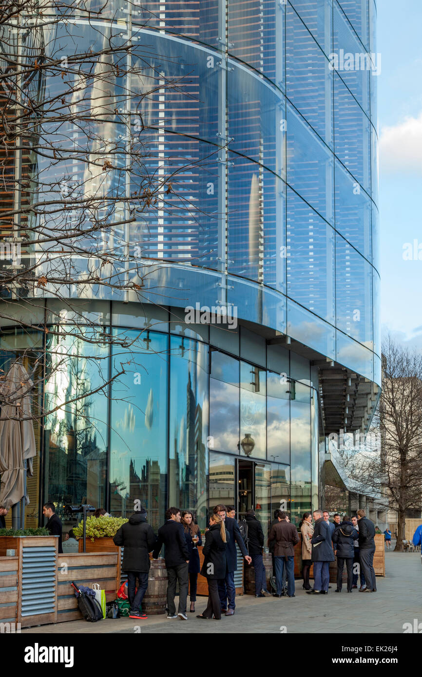City of London Workers Enjoying A Drink After Work, The Oyster Shed ...