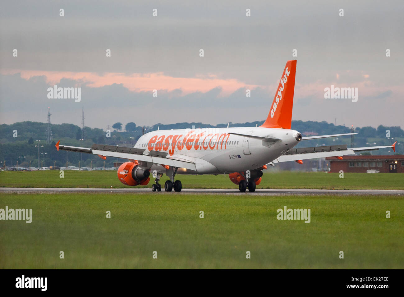 Luton airport hi-res stock photography and images - Alamy