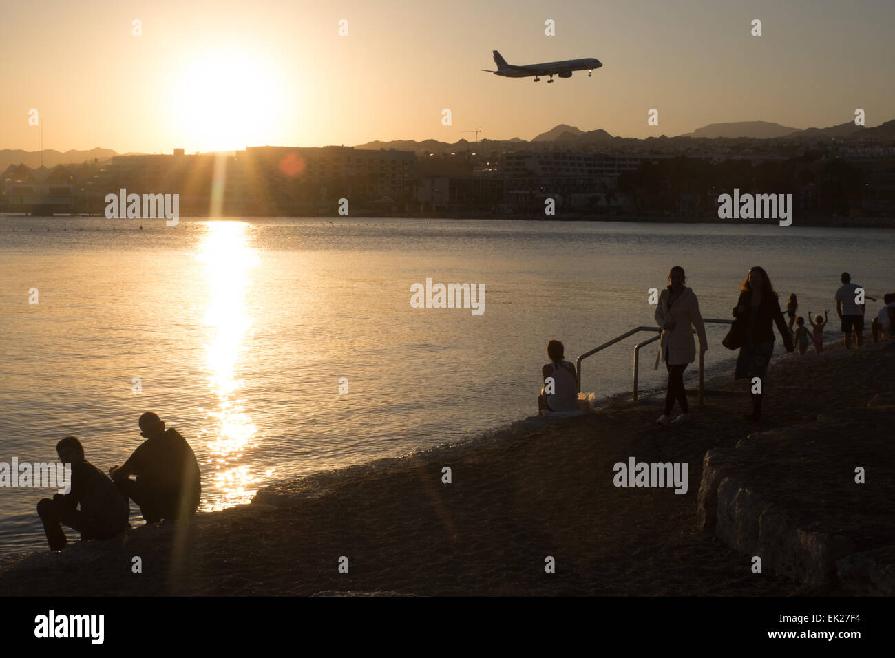 Aircraft over beach hi-res stock photography and images - Alamy