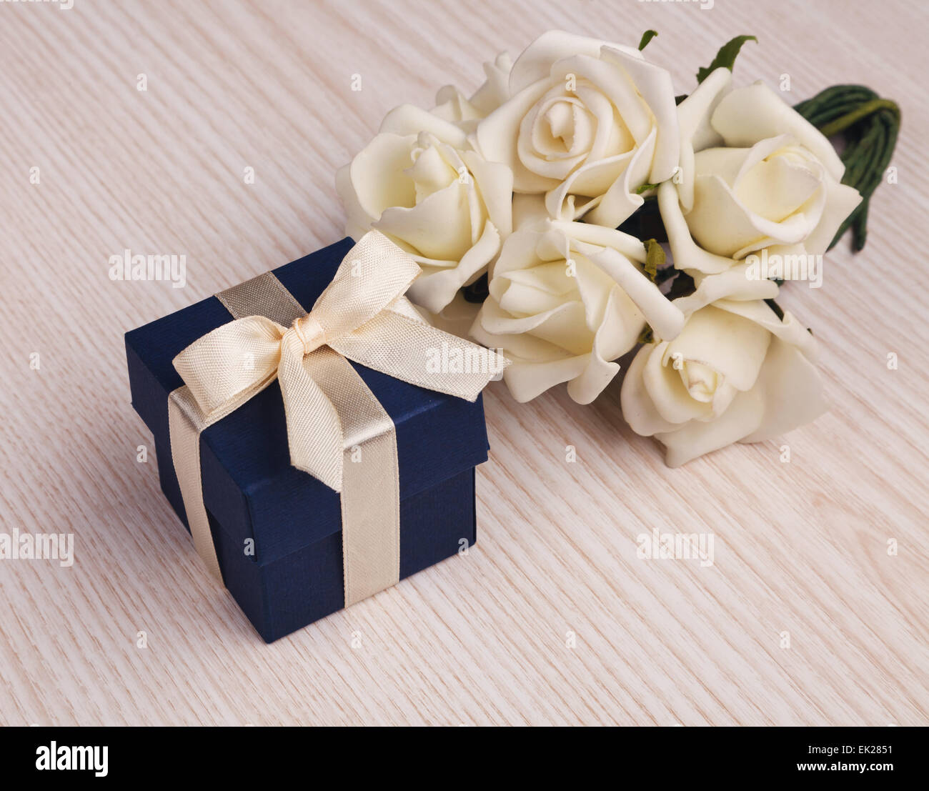 white roses and blue gift box Stock Photo - Alamy