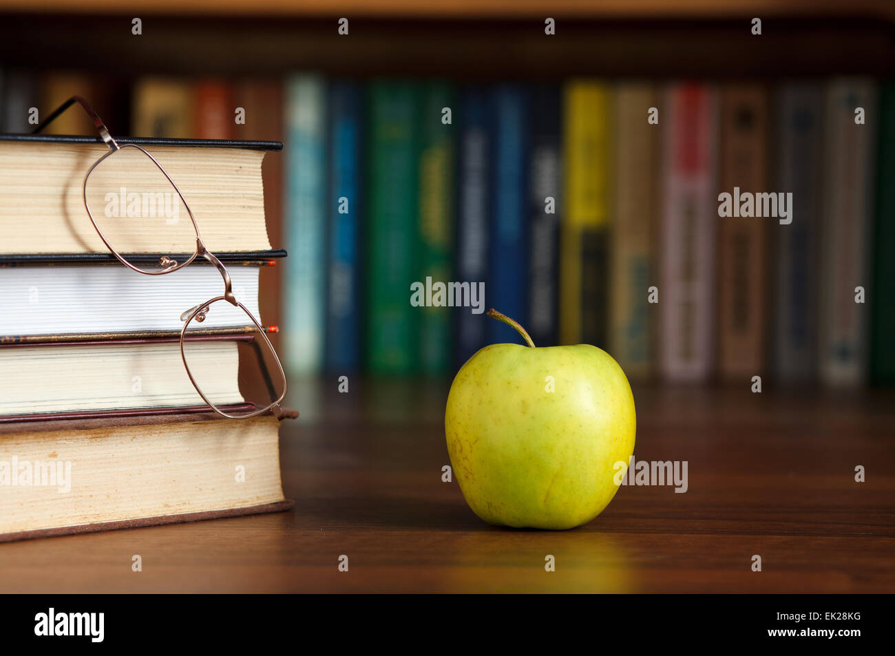 Books apple on table hi-res stock photography and images - Alamy