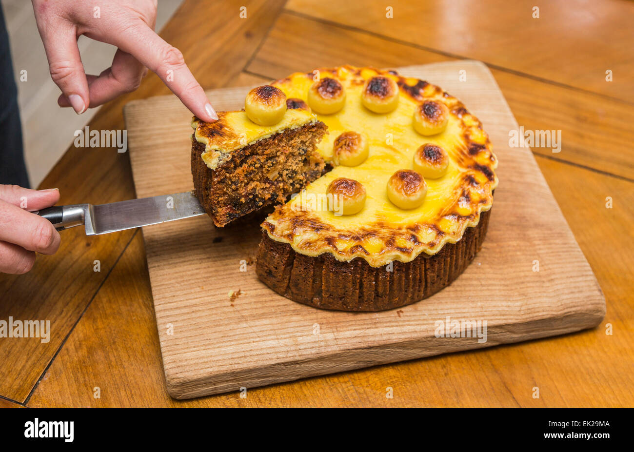Simnel cake slice hi-res stock photography and images - Alamy