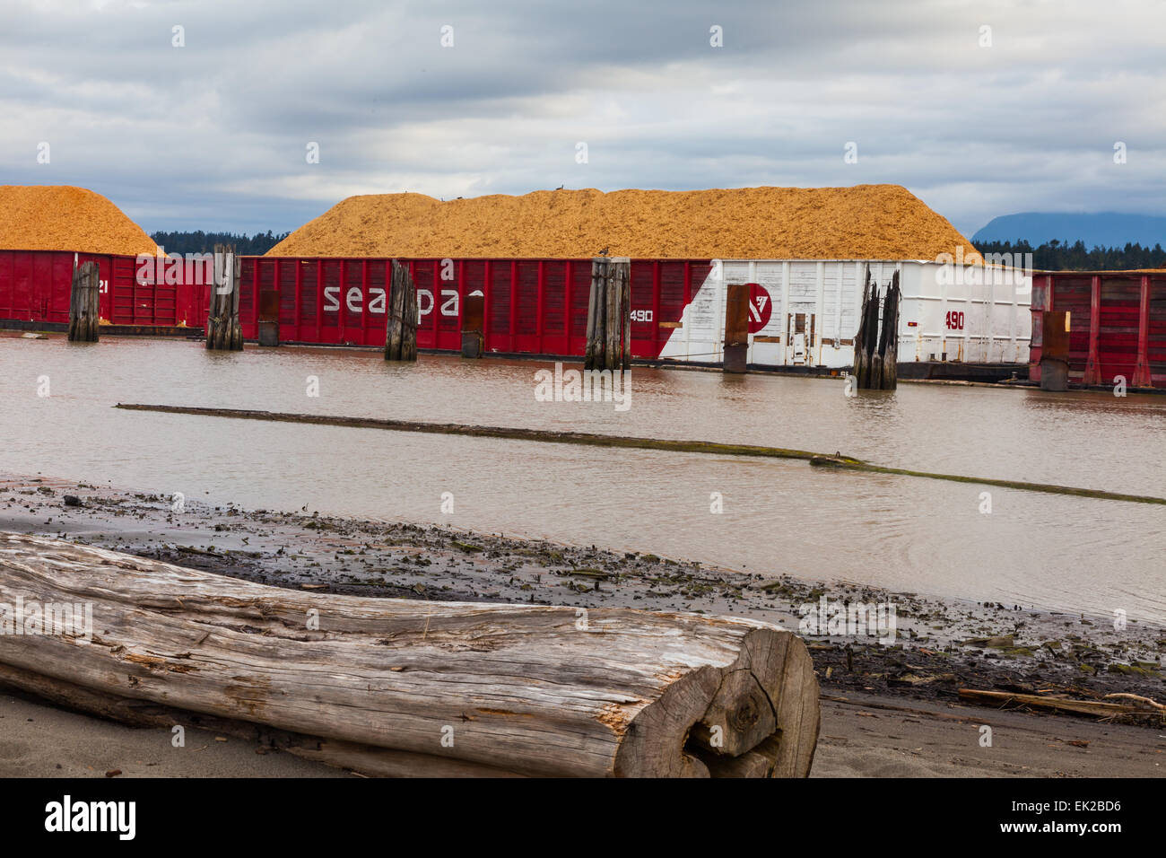 Log barge hi-res stock photography and images - Alamy