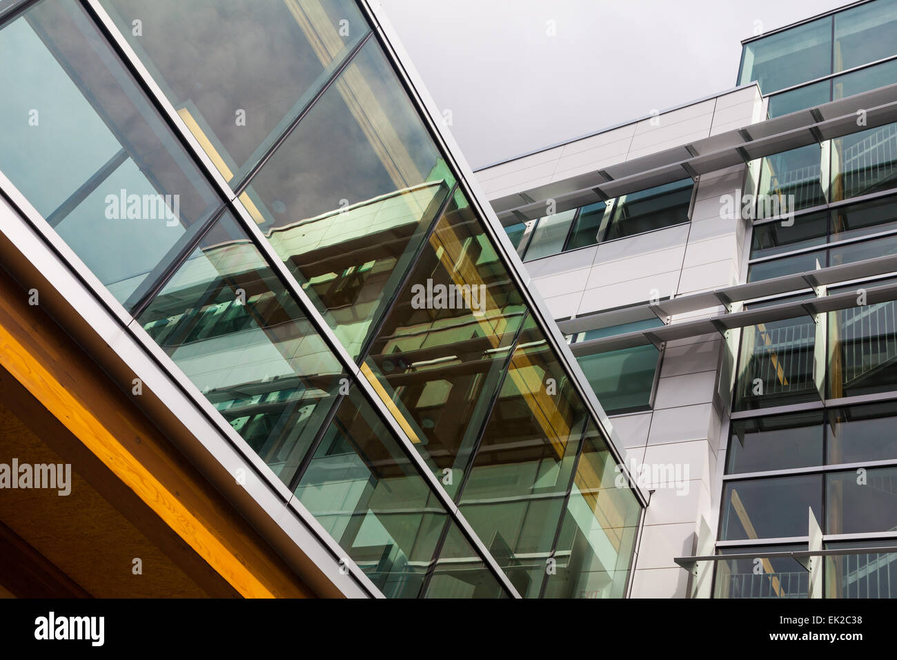 Overhead walkway hi-res stock photography and images - Alamy