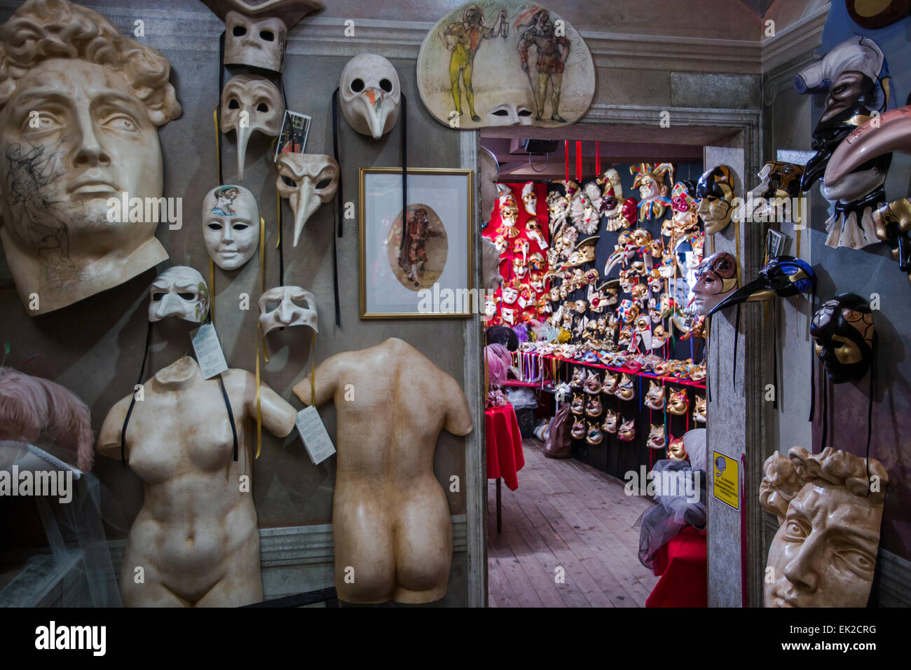 Venetian mask shop hi-res stock photography and images - Alamy