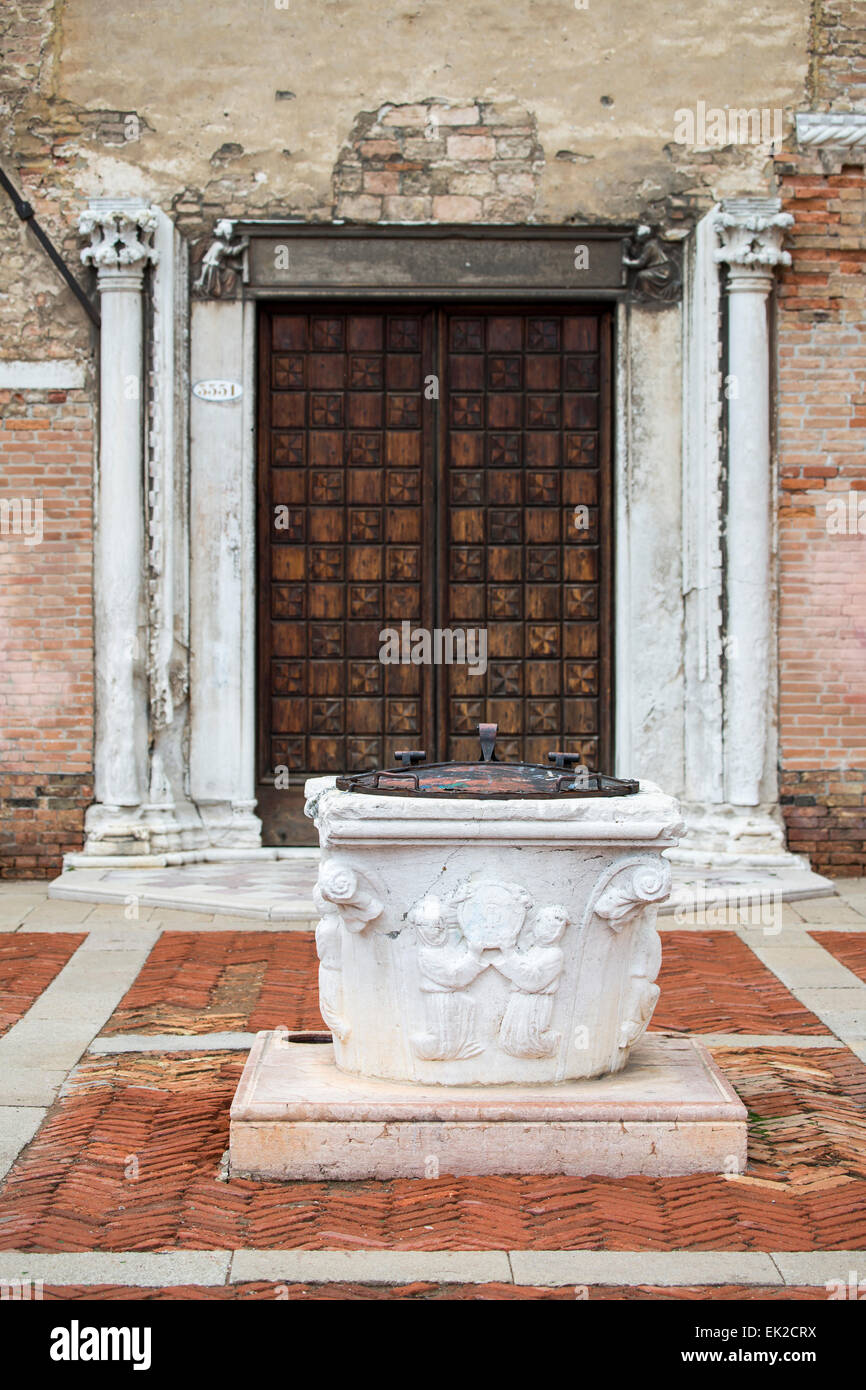 Well italy hi-res stock photography and images - Alamy