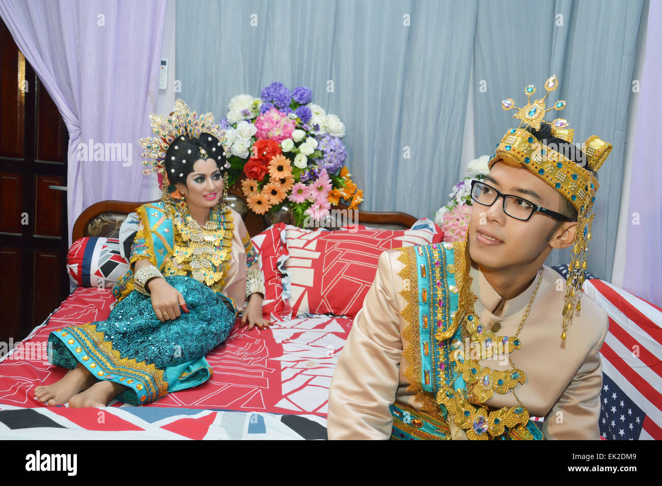 Indonesian bridal couples Stock Photo - Alamy