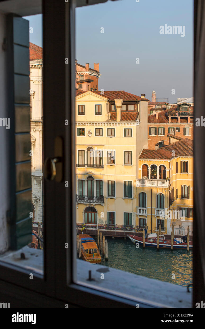 Canal window hi-res stock photography and images - Alamy