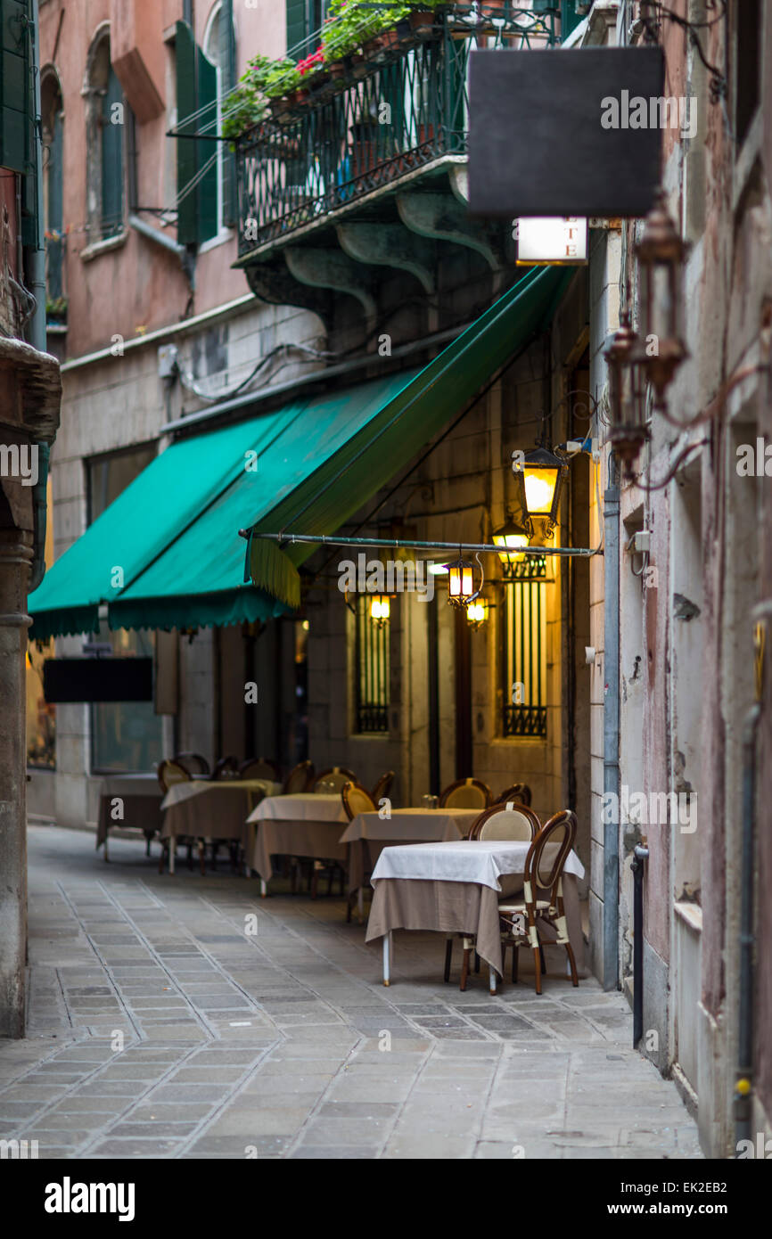 Italy venice street cafe hi-res stock photography and images - Alamy