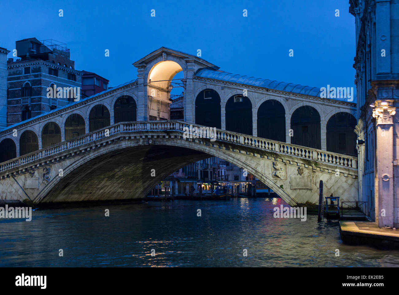 Rialto bridge venice night hi-res stock photography and images - Alamy