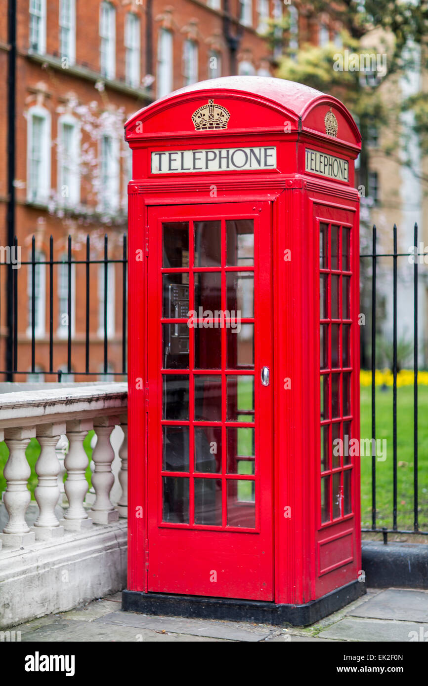 Green phone booth hi-res stock photography and images - Alamy