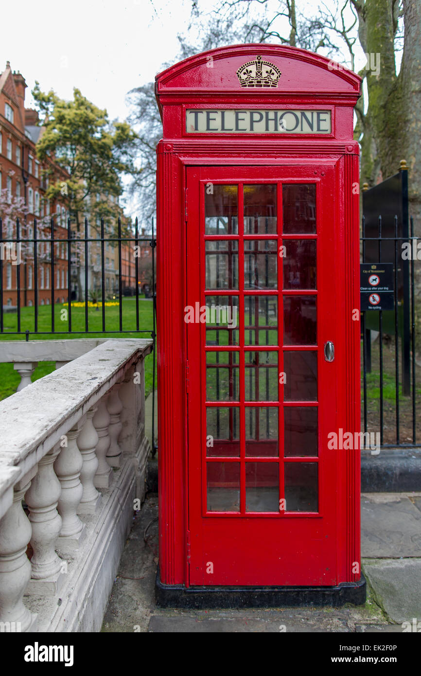 Green phone booth hi-res stock photography and images - Alamy