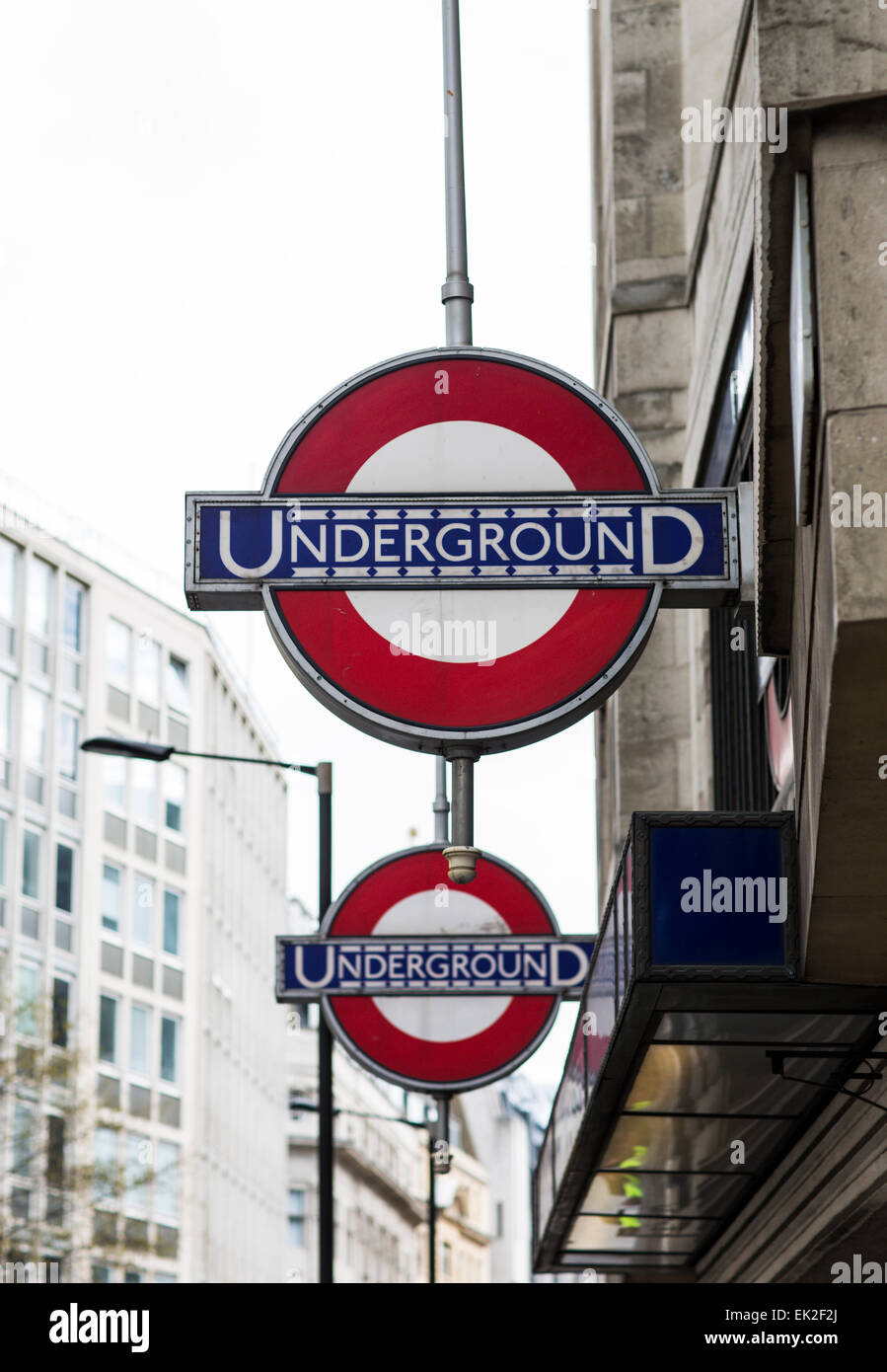 St. James's Park underground station sign, London Stock Photo - Alamy
