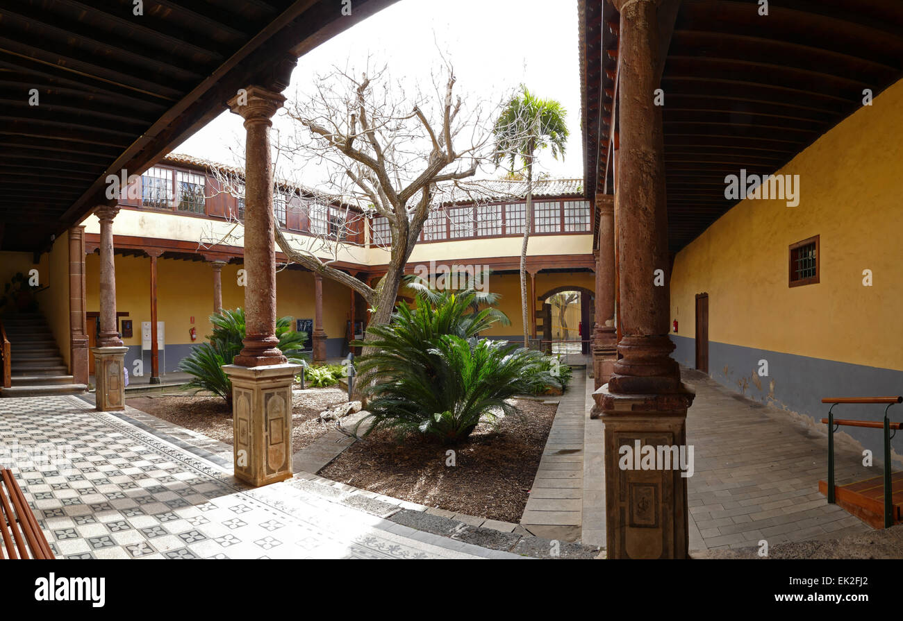 Spanish Colonial Style Patio Courtyard Stock Photos & Spanish Colonial ...