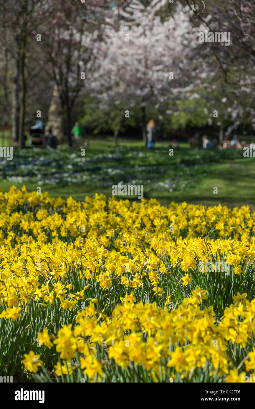 London in spring hi-res stock photography and images - Alamy