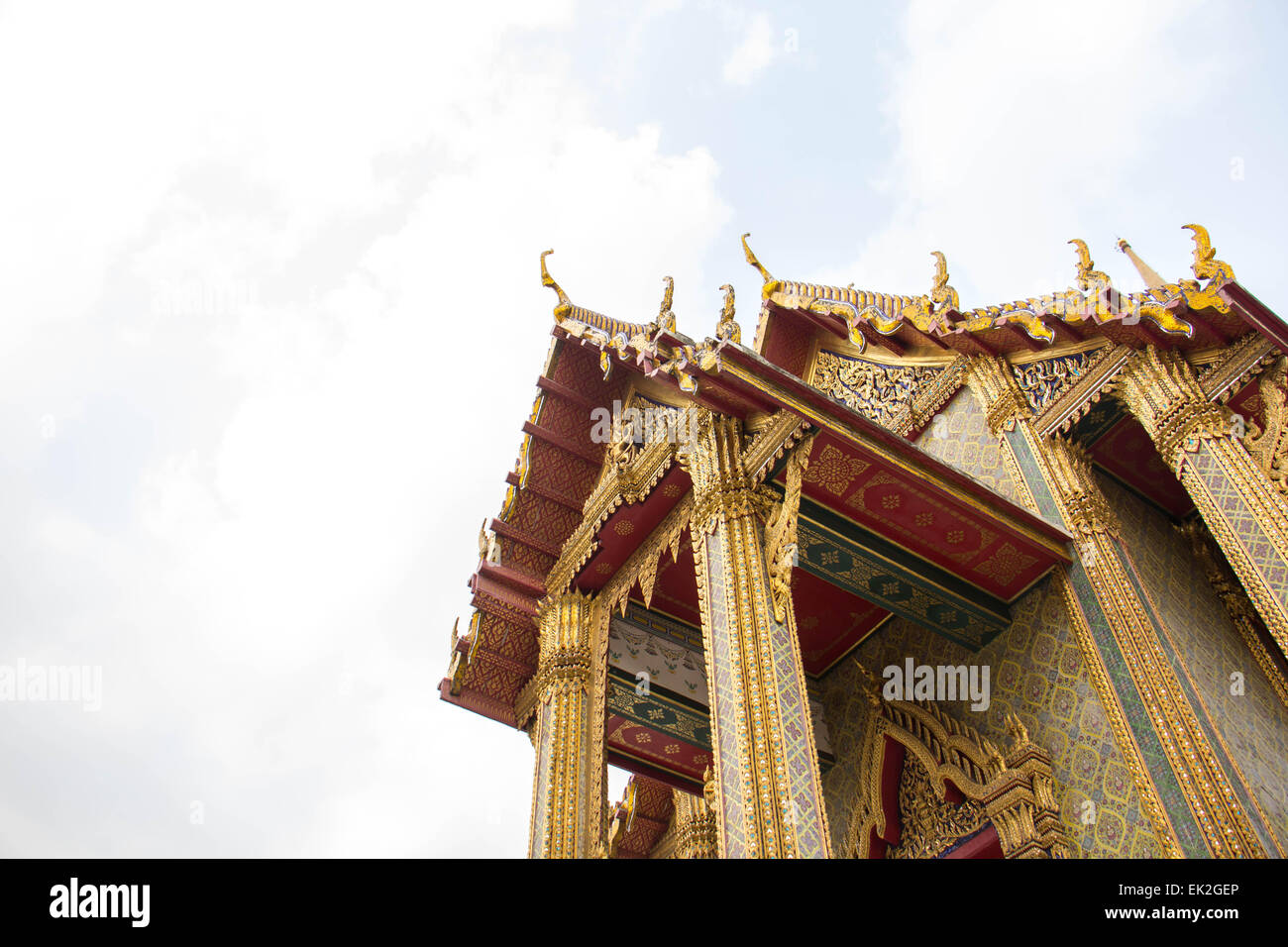 Temple thailand gold doors beautiful hi-res stock photography and ...