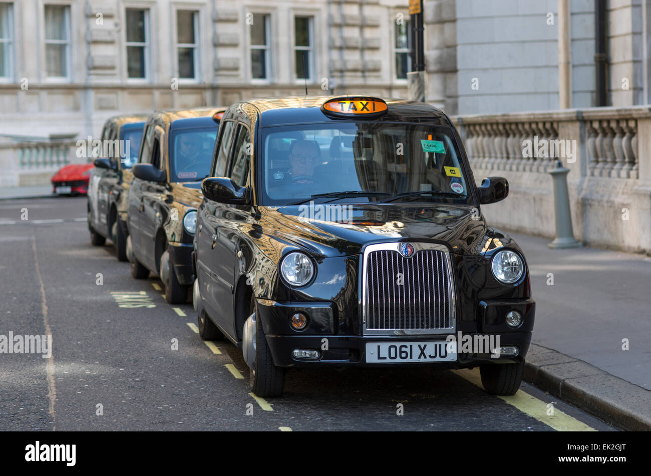 Black taxis hi-res stock photography and images - Alamy
