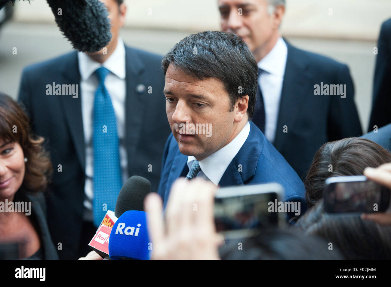 Italian Prime Minister Matteo Renzi leaves 10 Downing Street after a ...