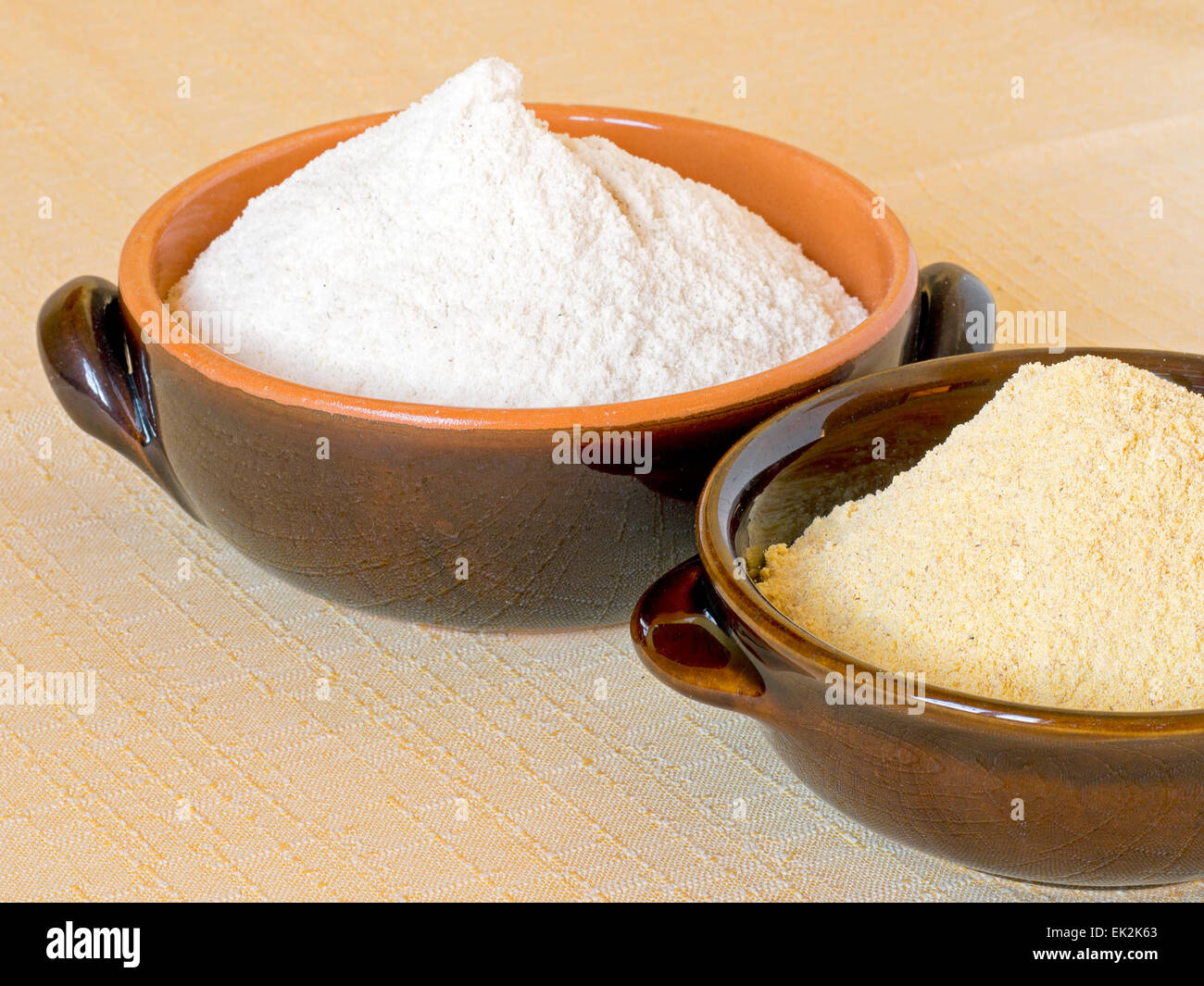 Maize flour hi-res stock photography and images - Alamy