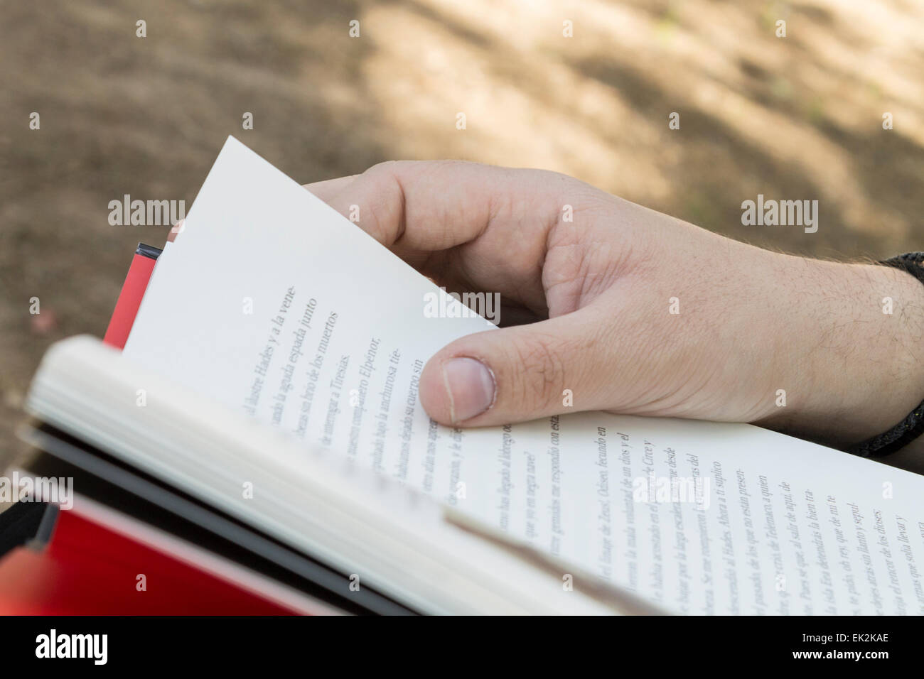 A man reading a book Stock Photo - Alamy