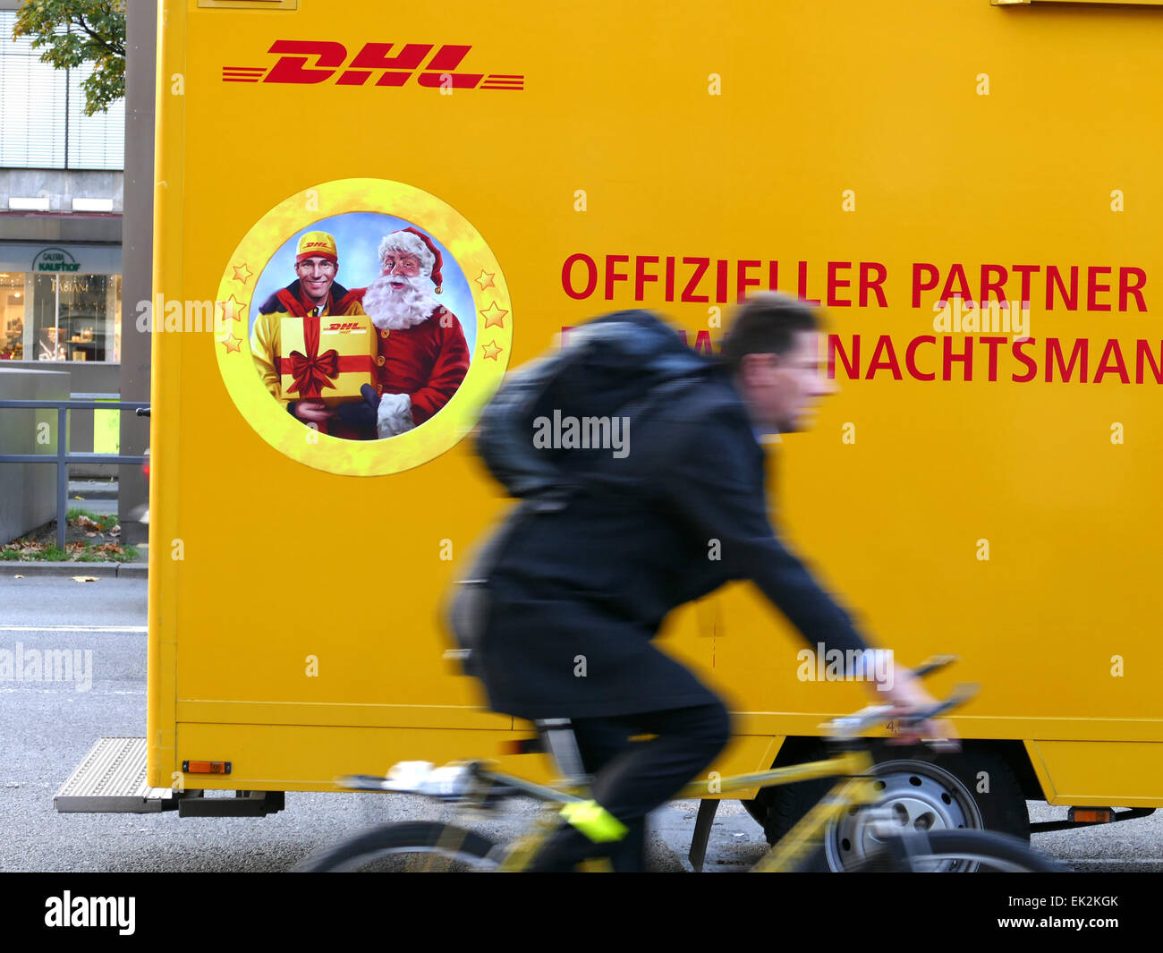Dhl deliver hi-res stock photography and images - Alamy