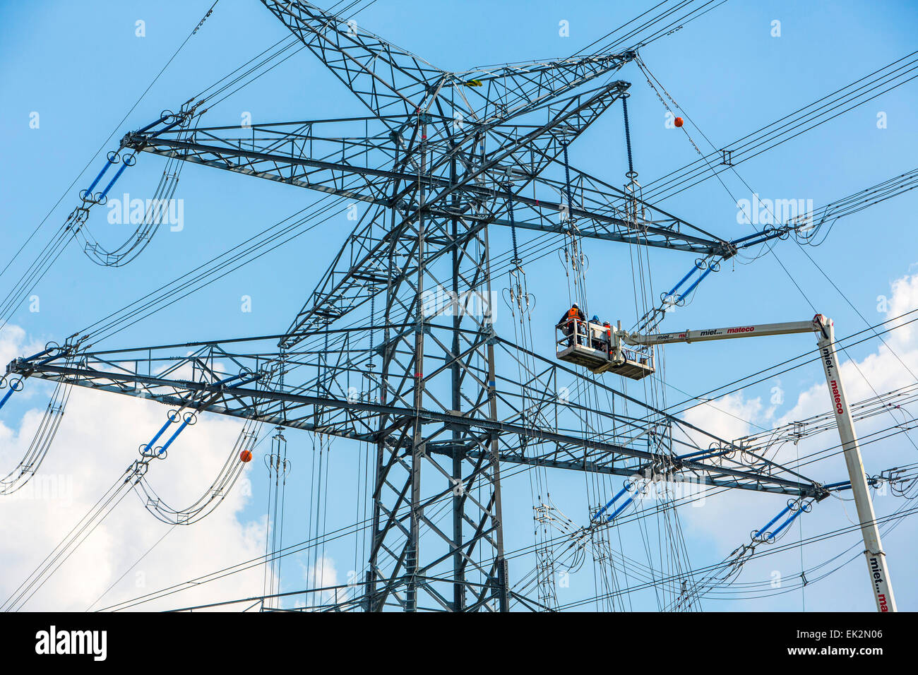 Construction of 380 kV overhead lines, development for electricity ...