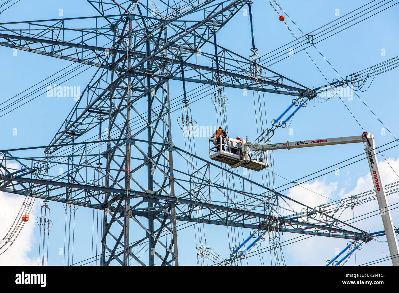 Construction of 380 kV overhead lines, development for electricity ...