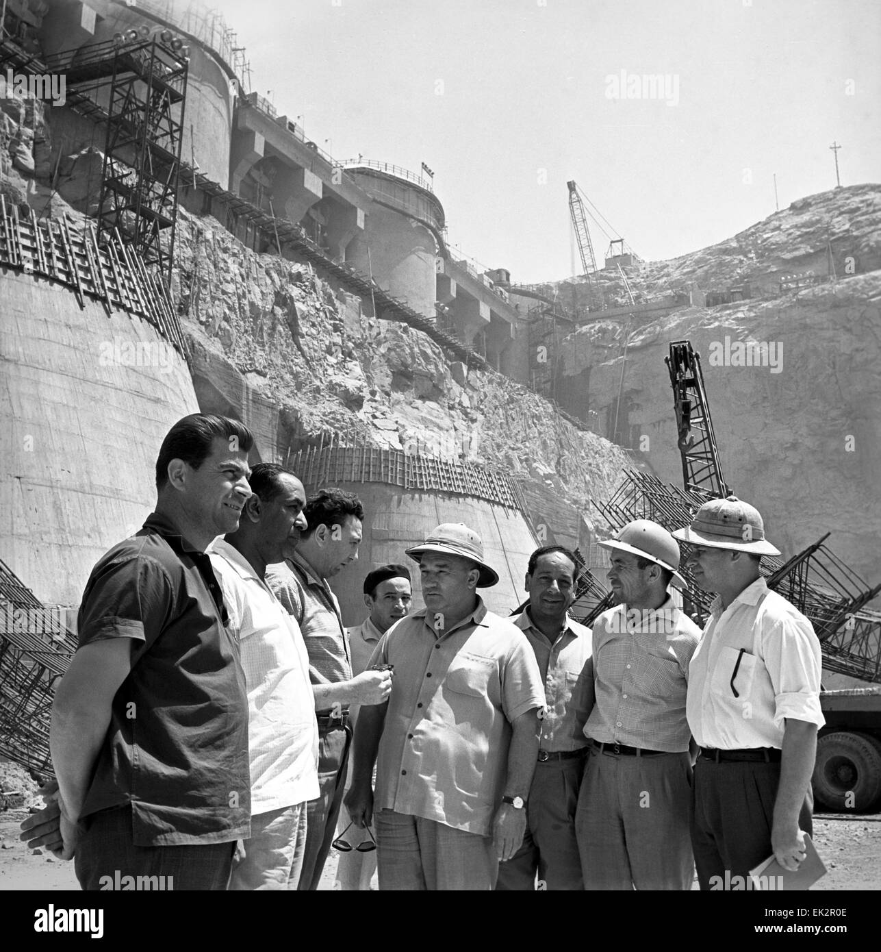 Aswan Dam Construction Black and White Stock Photos & Images - Alamy